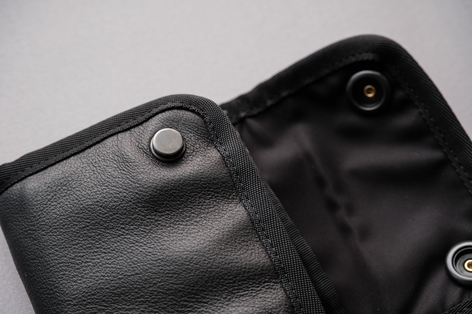 AirTagにうってつけのポケットを持つbagjackの財布