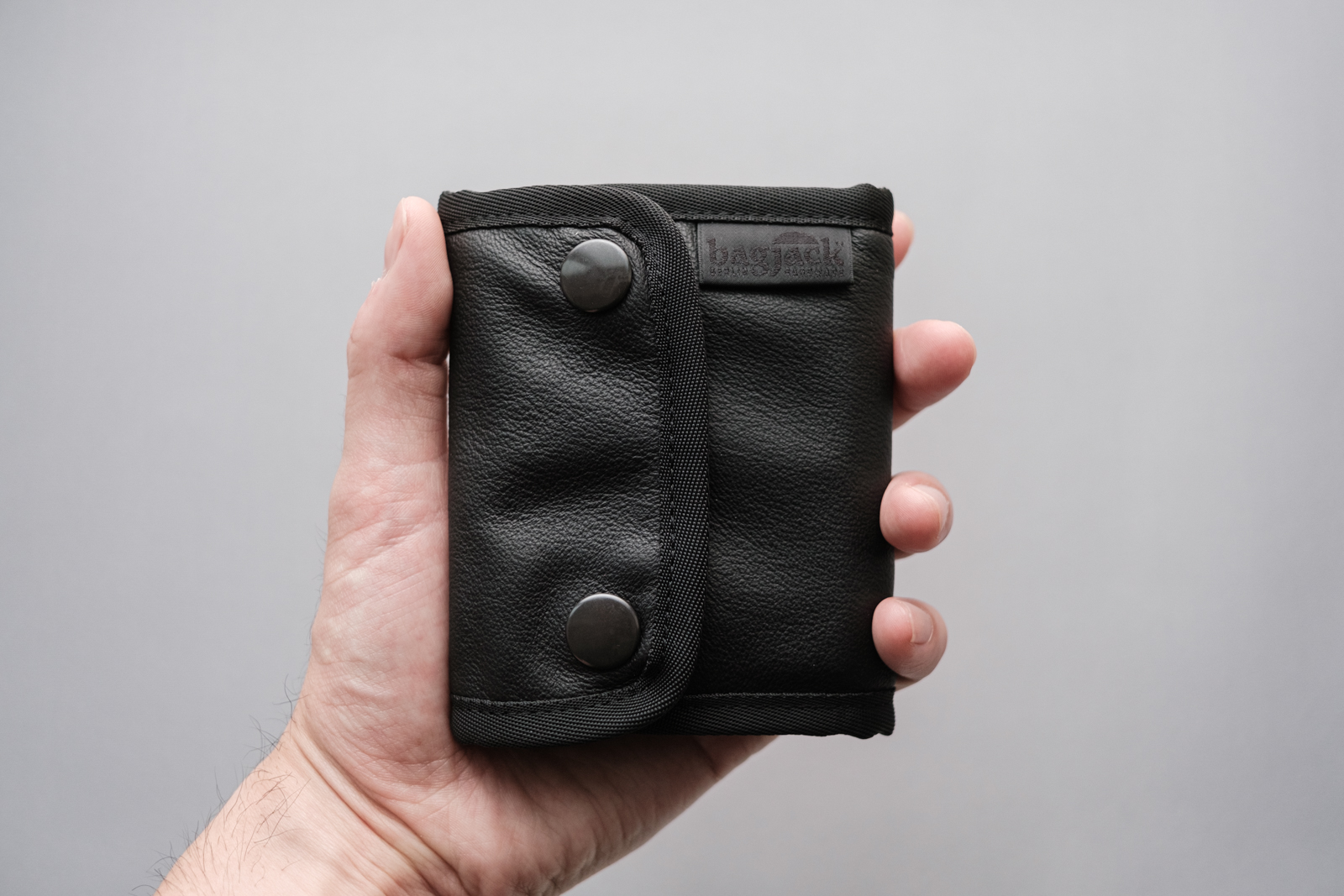 AirTagにうってつけのポケットを持つbagjackの財布